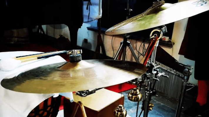 Percuotere, voce del verbo suonare